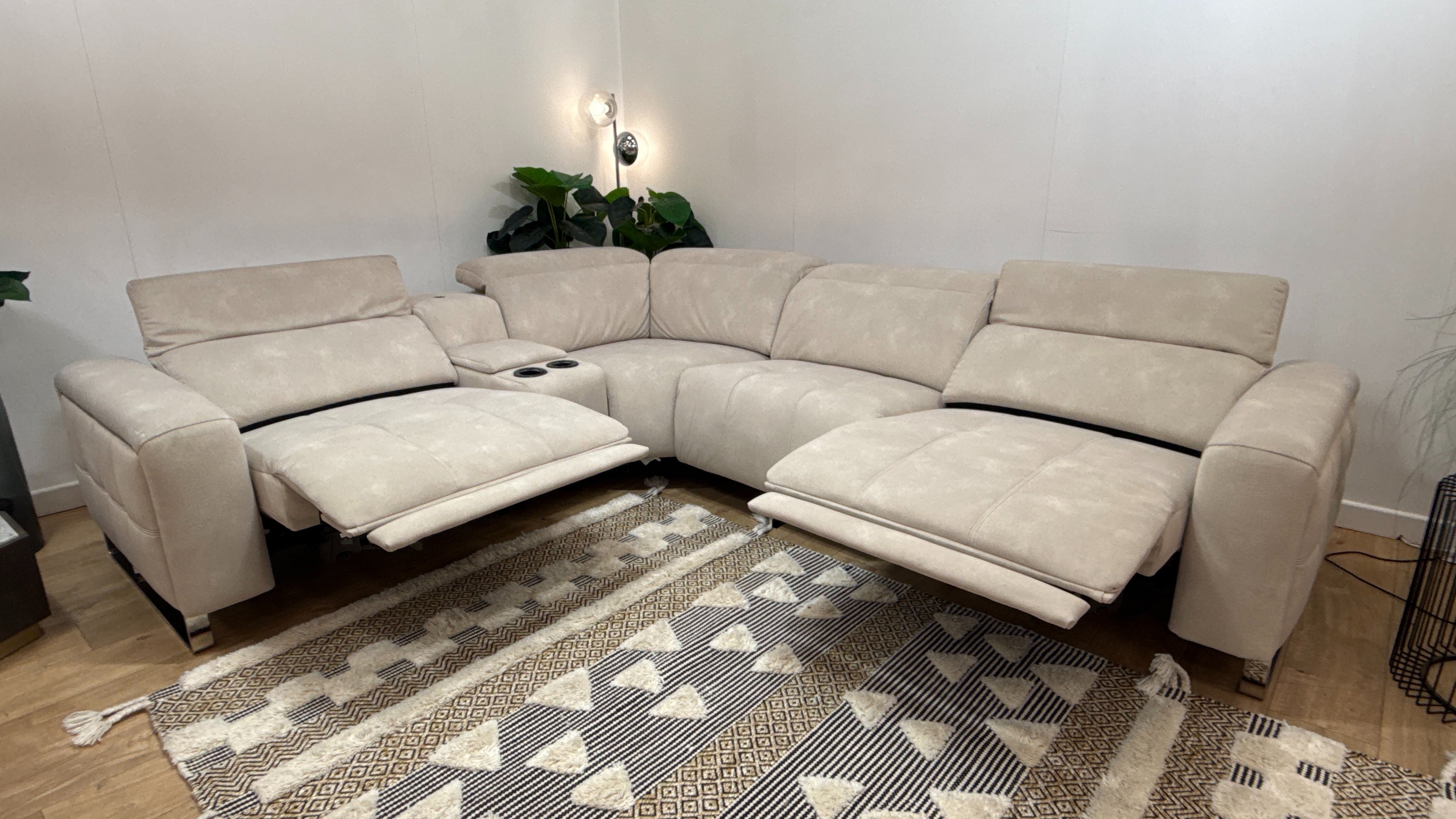 Sofology Marvella Fabric 1.5 Console Corner 3 Power Recliner/Headrest ...