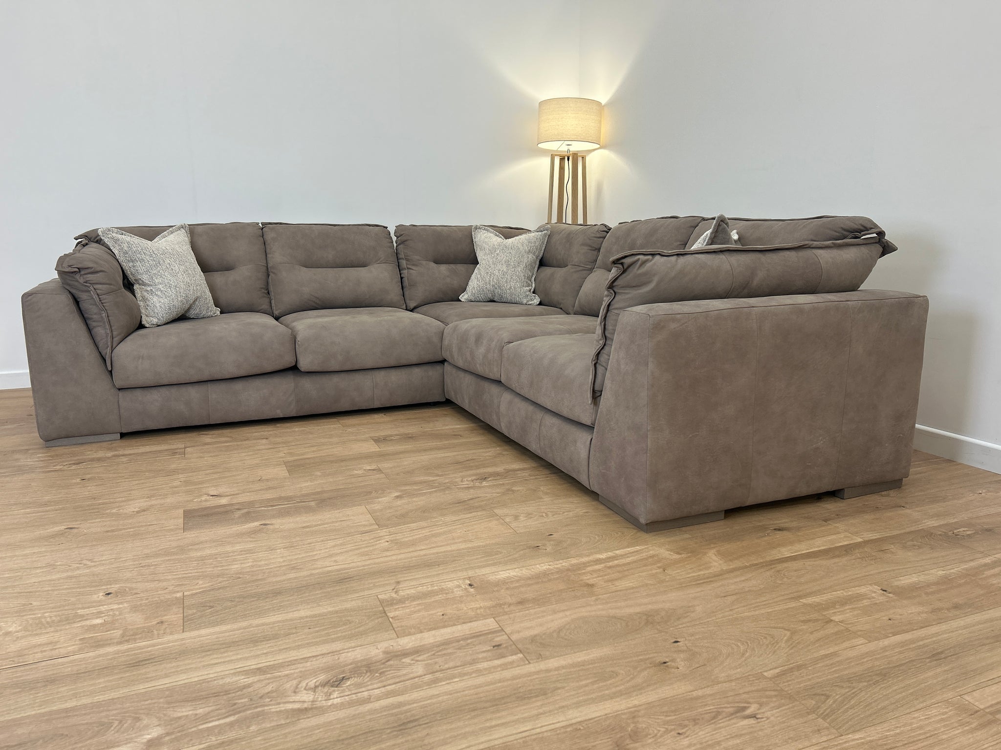 Ex-Display Sofas — The Sofa Clearance Outlet