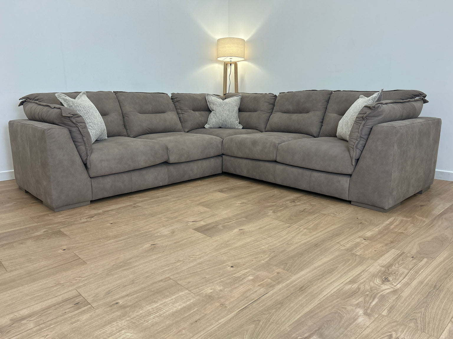 Ex-Display Sofas — The Sofa Clearance Outlet